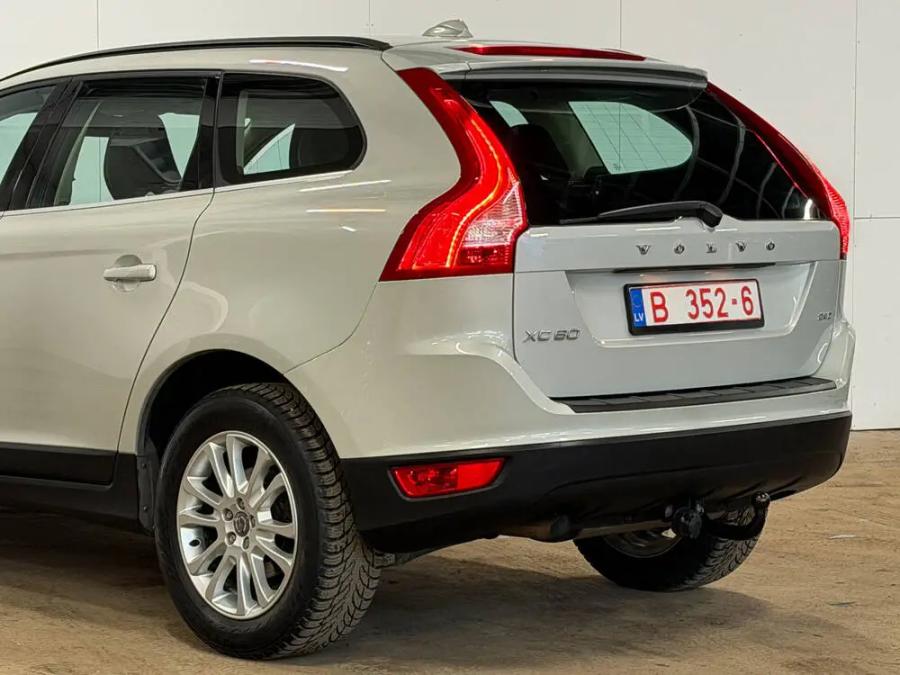 White Volvo XC60 2010 in Jurmala, with an engine capacity of 2.40 L and mileage of 281 thousand km for 8995 €, photo 15 on AUTOMOTO.COM.LV
