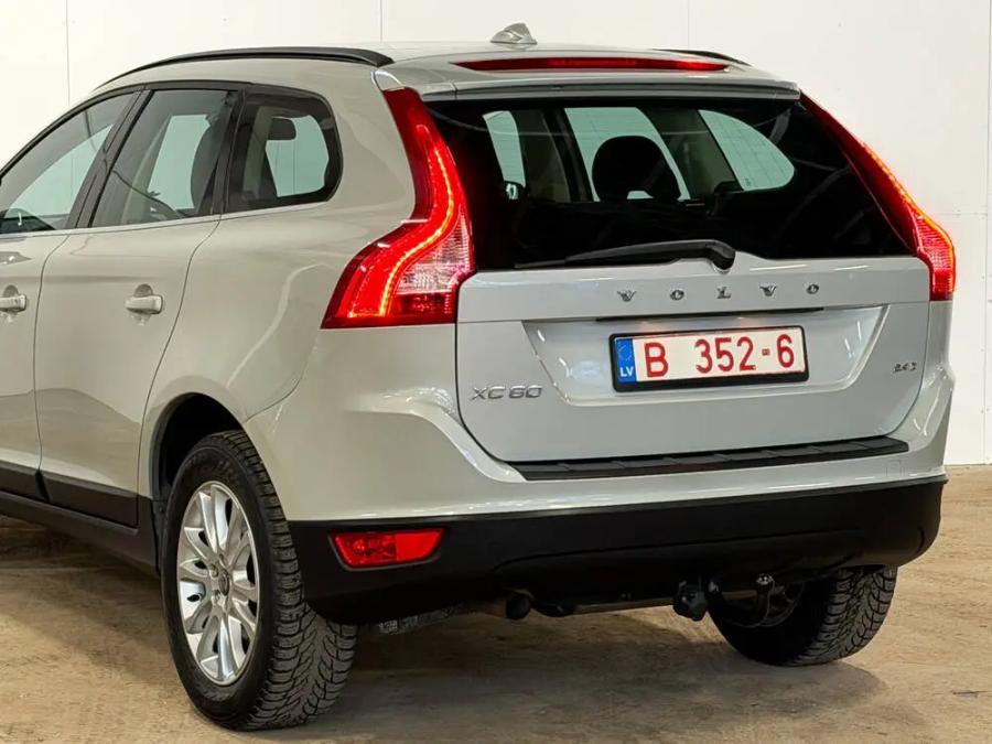 White Volvo XC60 2010 in Jurmala, with an engine capacity of 2.40 L and mileage of 281 thousand km for 8995 €, photo 16 on AUTOMOTO.COM.LV