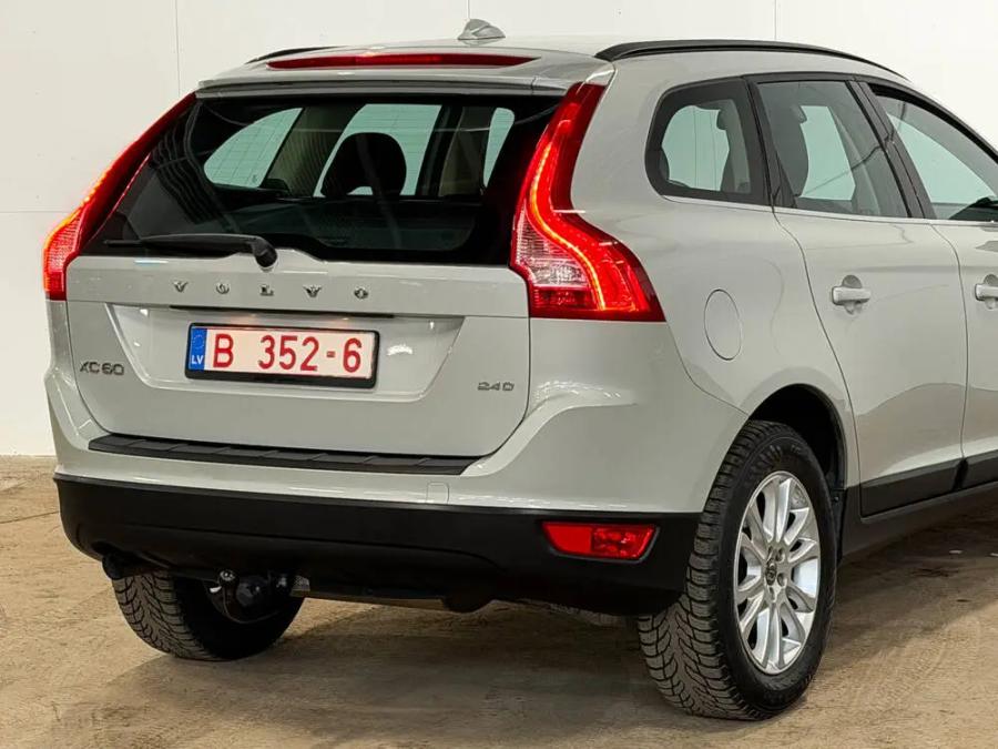 White Volvo XC60 2010 in Jurmala, with an engine capacity of 2.40 L and mileage of 281 thousand km for 8995 €, photo 18 on AUTOMOTO.COM.LV