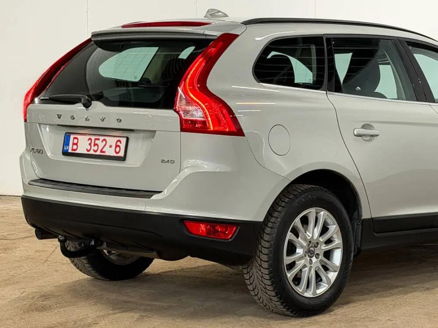 White Volvo XC60 2010 in Jurmala, with an engine capacity of 2.40 L and mileage of 281 thousand km for 8995 €, photo 19 on AUTOMOTO.COM.LV