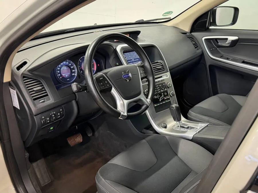 White Volvo XC60 2010 in Jurmala, with an engine capacity of 2.40 L and mileage of 281 thousand km for 8995 €, photo 22 on AUTOMOTO.COM.LV