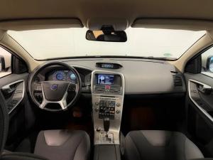 White Volvo XC60 2010 in Jurmala, with an engine capacity of 2.40 L and mileage of 281 thousand km for 8995 €, photo 24 on AUTOMOTO.COM.LV