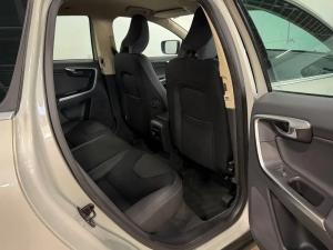 White Volvo XC60 2010 in Jurmala, with an engine capacity of 2.40 L and mileage of 281 thousand km for 8995 €, photo 26 on AUTOMOTO.COM.LV