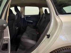 White Volvo XC60 2010 in Jurmala, with an engine capacity of 2.40 L and mileage of 281 thousand km for 8995 €, photo 27 on AUTOMOTO.COM.LV