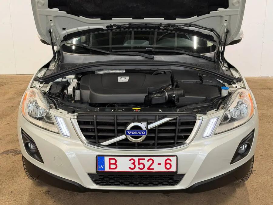 White Volvo XC60 2010 in Jurmala, with an engine capacity of 2.40 L and mileage of 281 thousand km for 8995 €, photo 35 on AUTOMOTO.COM.LV