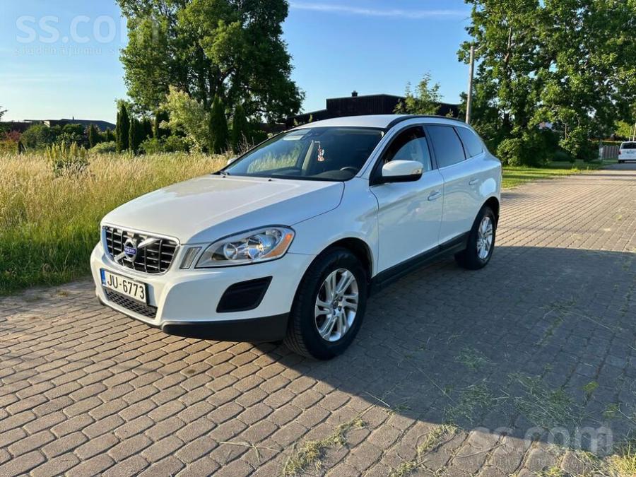 Balts Volvo XC60 2010 Ogre, ar dzinēja tilpumu 2.00 L un nobraukumu 331 tūkst. km par 4990 €, foto 4 vietnē AUTOMOTO.COM.LV