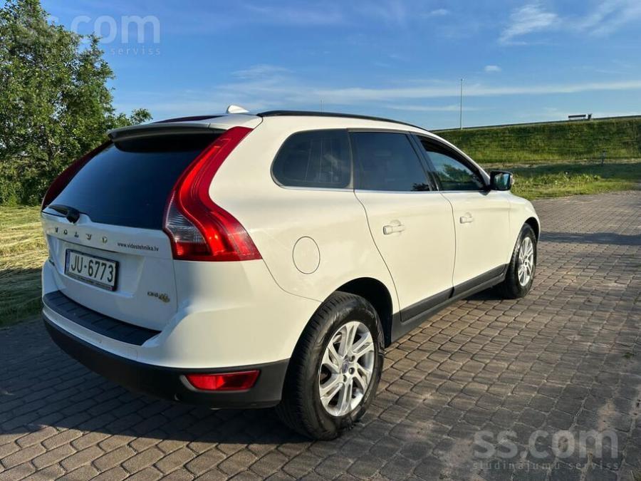 Balts Volvo XC60 2010 Ogre, ar dzinēja tilpumu 2.00 L un nobraukumu 331 tūkst. km par 4990 €, foto 9 vietnē AUTOMOTO.COM.LV