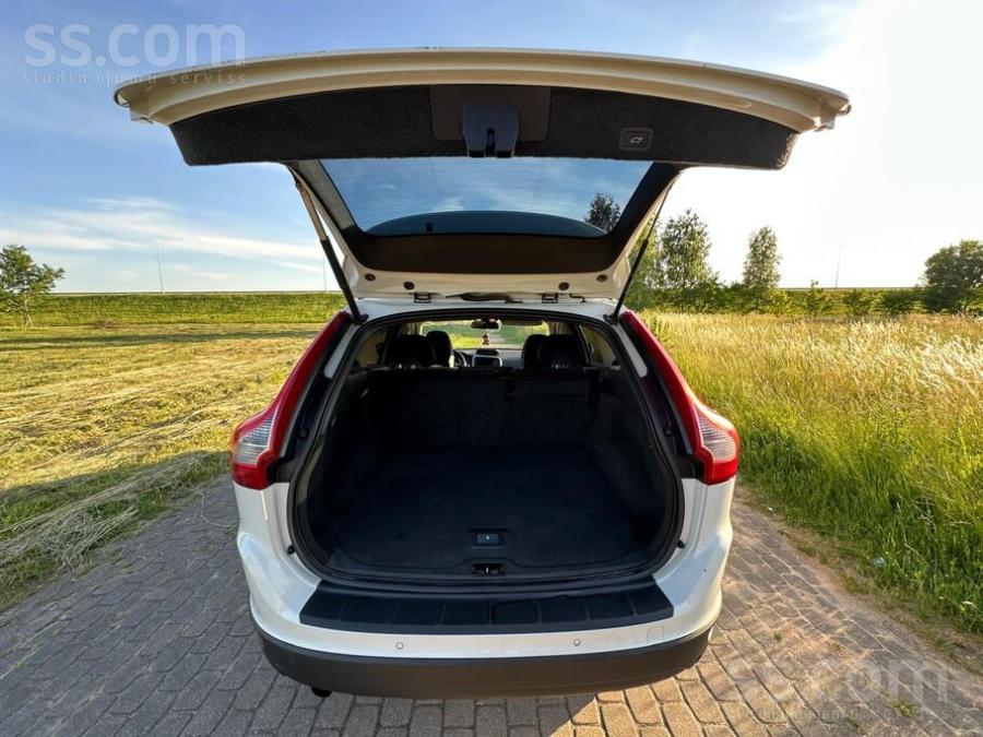 Balts Volvo XC60 2010 Ogre, ar dzinēja tilpumu 2.00 L un nobraukumu 331 tūkst. km par 4990 €, foto 17 vietnē AUTOMOTO.COM.LV