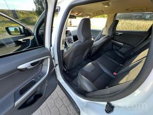 Balts Volvo XC60 2010 Ogre, ar dzinēja tilpumu 2.00 L un nobraukumu 331 tūkst. km par 4990 €, foto 19 vietnē AUTOMOTO.COM.LV