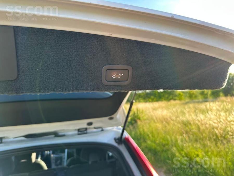Balts Volvo XC60 2010 Ogre, ar dzinēja tilpumu 2.00 L un nobraukumu 331 tūkst. km par 4990 €, foto 21 vietnē AUTOMOTO.COM.LV