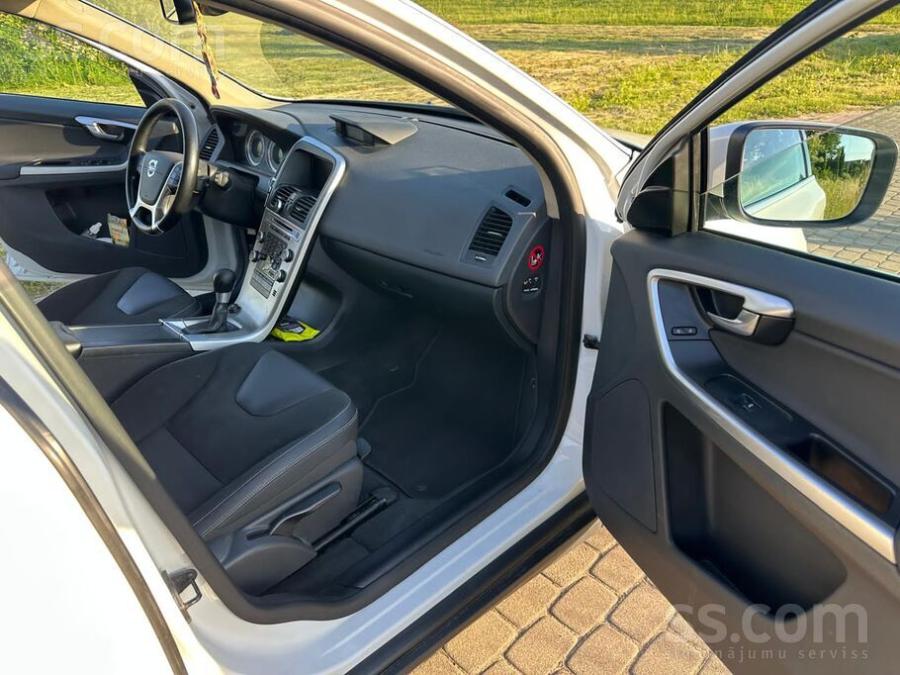 Balts Volvo XC60 2010 Ogre, ar dzinēja tilpumu 2.00 L un nobraukumu 331 tūkst. km par 4990 €, foto 22 vietnē AUTOMOTO.COM.LV