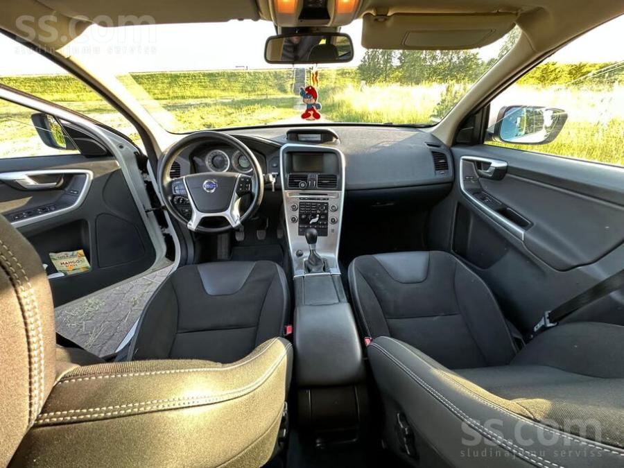 Balts Volvo XC60 2010 Ogre, ar dzinēja tilpumu 2.00 L un nobraukumu 331 tūkst. km par 4990 €, foto 25 vietnē AUTOMOTO.COM.LV