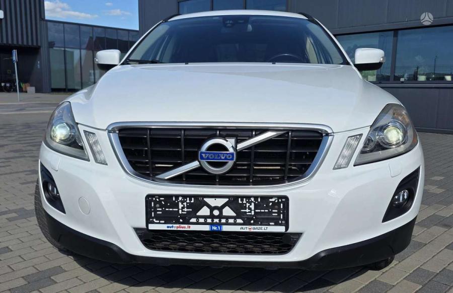 Balts Volvo XC60 2010 Šauļi, ar dzinēja tilpumu 2.40 L un nobraukumu 280 tūkst. km par 8650 €, foto 3 vietnē AUTOMOTO.COM.LV