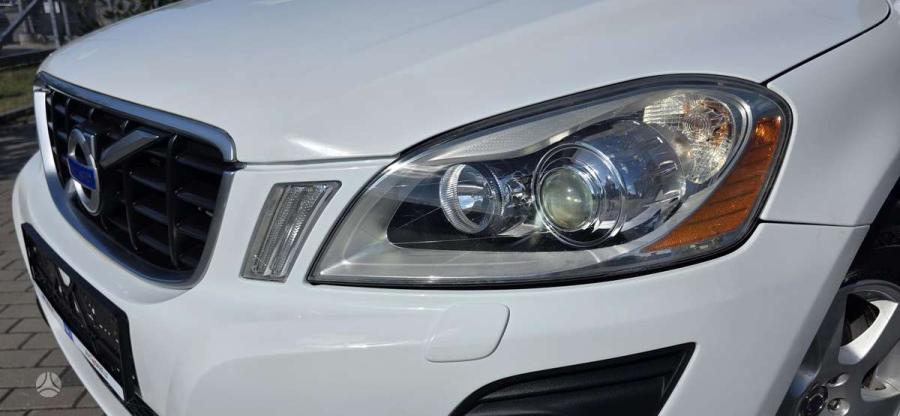 Balts Volvo XC60 2010 Šauļi, ar dzinēja tilpumu 2.40 L un nobraukumu 280 tūkst. km par 8650 €, foto 8 vietnē AUTOMOTO.COM.LV