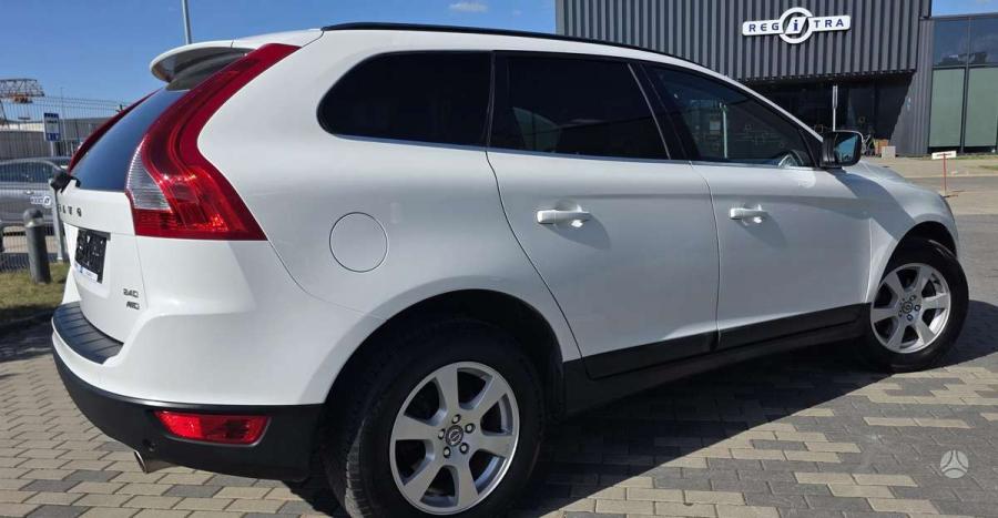 Balts Volvo XC60 2010 Šauļi, ar dzinēja tilpumu 2.40 L un nobraukumu 280 tūkst. km par 8650 €, foto 17 vietnē AUTOMOTO.COM.LV