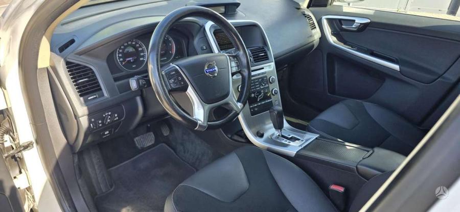 Balts Volvo XC60 2010 Šauļi, ar dzinēja tilpumu 2.40 L un nobraukumu 280 tūkst. km par 8650 €, foto 20 vietnē AUTOMOTO.COM.LV