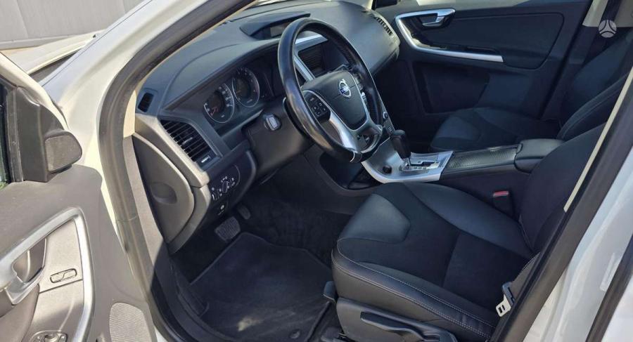 Balts Volvo XC60 2010 Šauļi, ar dzinēja tilpumu 2.40 L un nobraukumu 280 tūkst. km par 8650 €, foto 22 vietnē AUTOMOTO.COM.LV