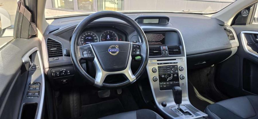 Balts Volvo XC60 2010 Šauļi, ar dzinēja tilpumu 2.40 L un nobraukumu 280 tūkst. km par 8650 €, foto 24 vietnē AUTOMOTO.COM.LV