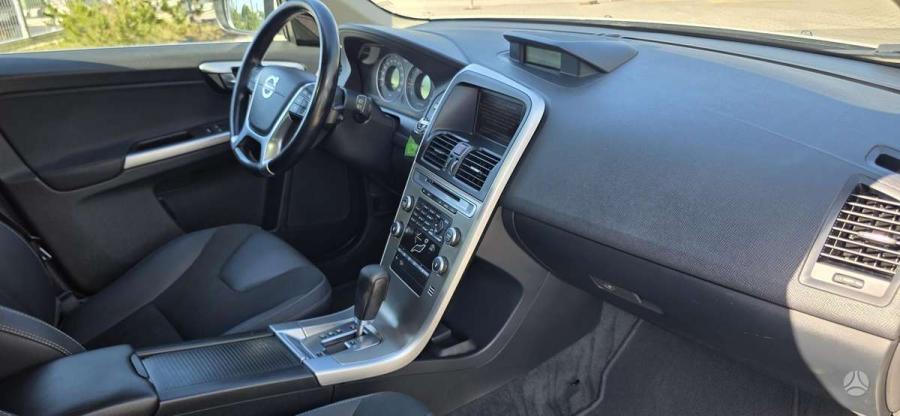 Balts Volvo XC60 2010 Šauļi, ar dzinēja tilpumu 2.40 L un nobraukumu 280 tūkst. km par 8650 €, foto 27 vietnē AUTOMOTO.COM.LV