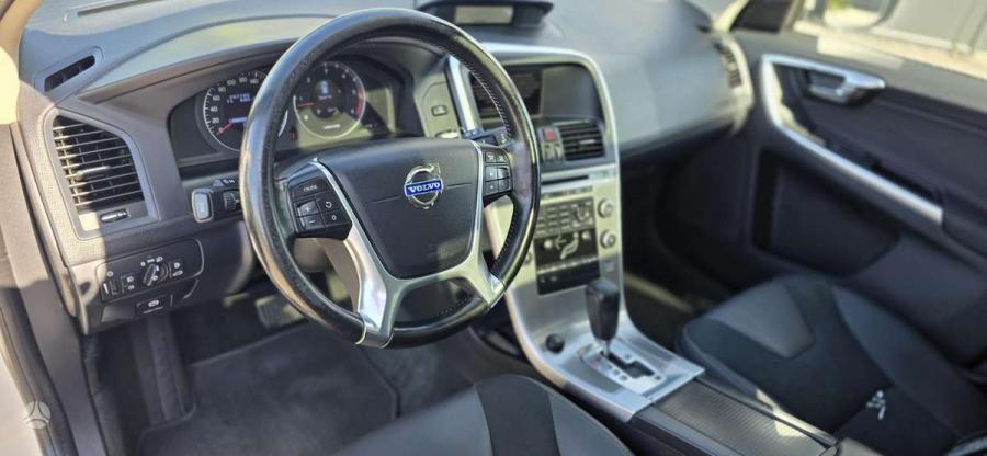Balts Volvo XC60 2010 Šauļi, ar dzinēja tilpumu 2.40 L un nobraukumu 280 tūkst. km par 8650 €, foto 28 vietnē AUTOMOTO.COM.LV