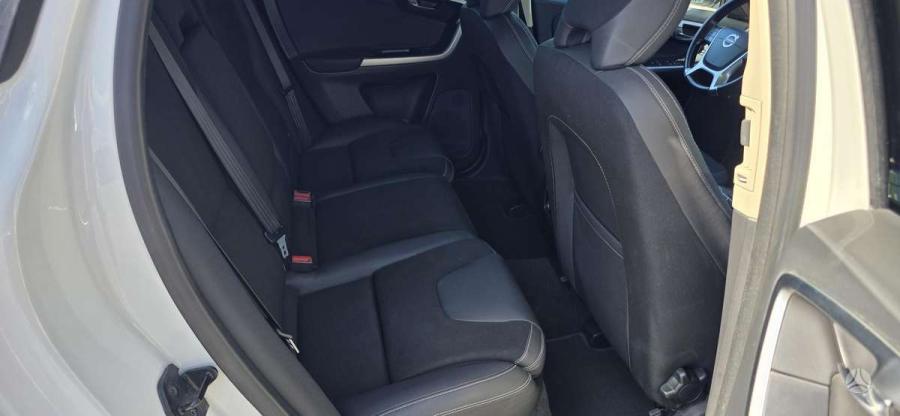 Balts Volvo XC60 2010 Šauļi, ar dzinēja tilpumu 2.40 L un nobraukumu 280 tūkst. km par 8650 €, foto 30 vietnē AUTOMOTO.COM.LV