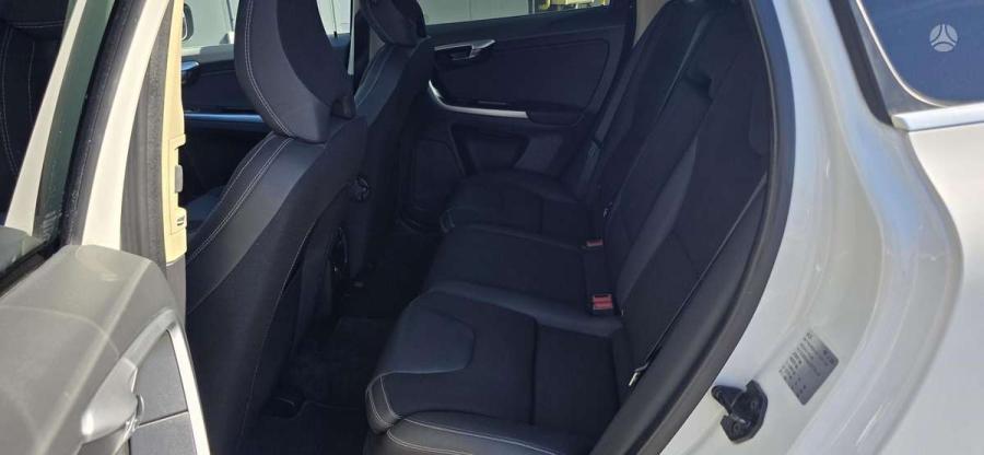 Balts Volvo XC60 2010 Šauļi, ar dzinēja tilpumu 2.40 L un nobraukumu 280 tūkst. km par 8650 €, foto 31 vietnē AUTOMOTO.COM.LV