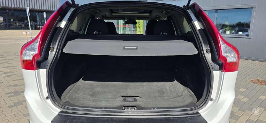 Balts Volvo XC60 2010 Šauļi, ar dzinēja tilpumu 2.40 L un nobraukumu 280 tūkst. km par 8650 €, foto 34 vietnē AUTOMOTO.COM.LV
