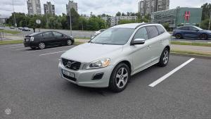 White Volvo XC60 2010 in Vilnius, with an engine capacity of 2.40 L and mileage of 262 thousand km for 5000 €, photo  on AUTOMOTO.COM.LV