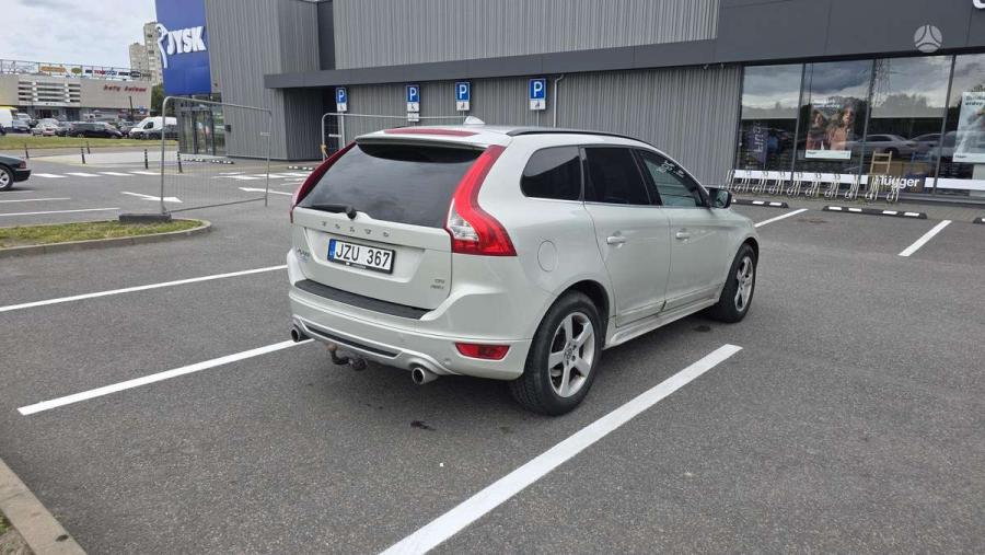 Balts Volvo XC60 2010 Viļņa, ar dzinēja tilpumu 2.40 L un nobraukumu 262 tūkst. km par 5000 €, foto 4 vietnē AUTOMOTO.COM.LV