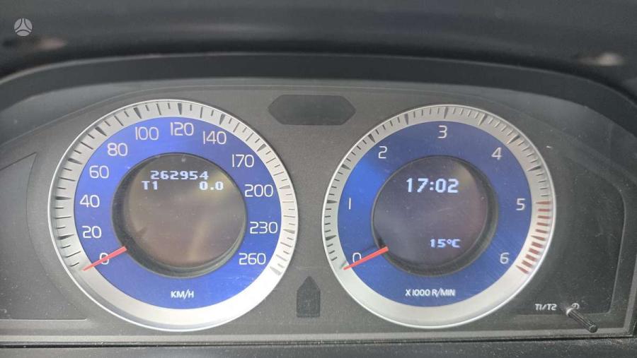 Balts Volvo XC60 2010 Viļņa, ar dzinēja tilpumu 2.40 L un nobraukumu 262 tūkst. km par 5000 €, foto 7 vietnē AUTOMOTO.COM.LV