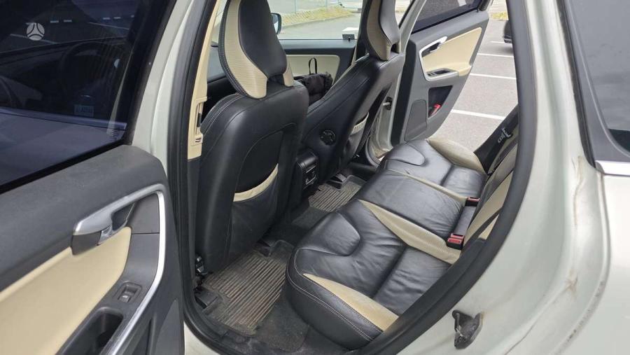 Balts Volvo XC60 2010 Viļņa, ar dzinēja tilpumu 2.40 L un nobraukumu 262 tūkst. km par 5000 €, foto 9 vietnē AUTOMOTO.COM.LV
