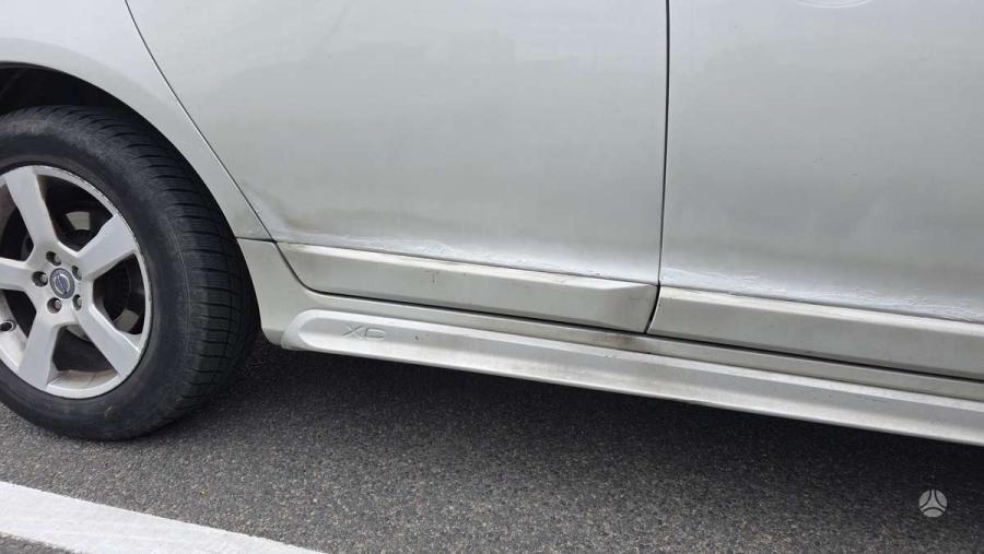 Balts Volvo XC60 2010 Viļņa, ar dzinēja tilpumu 2.40 L un nobraukumu 262 tūkst. km par 5000 €, foto 13 vietnē AUTOMOTO.COM.LV