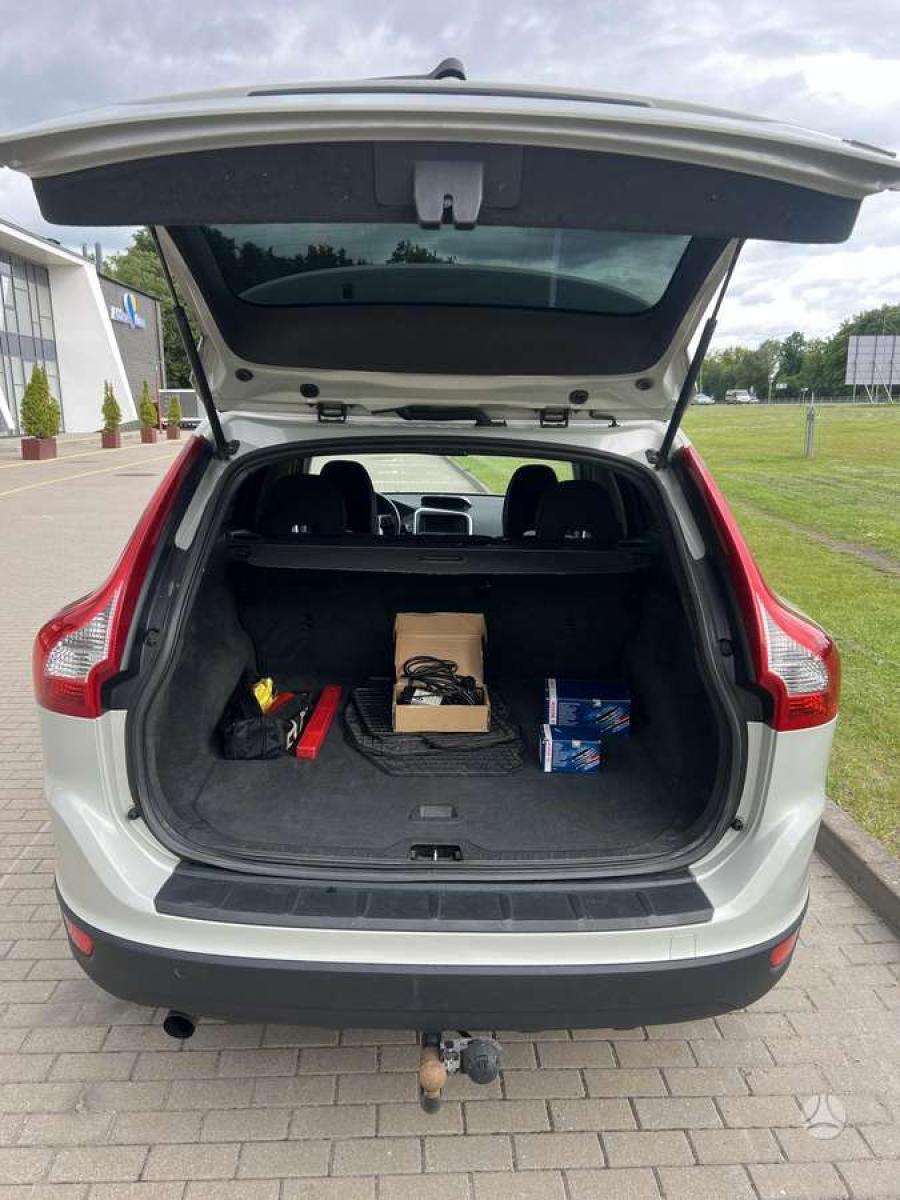 Balts Volvo XC60 2010 Viļņa, ar dzinēja tilpumu 2.40 L un nobraukumu 247 tūkst. km par 5900 €, foto 5 vietnē AUTOMOTO.COM.LV