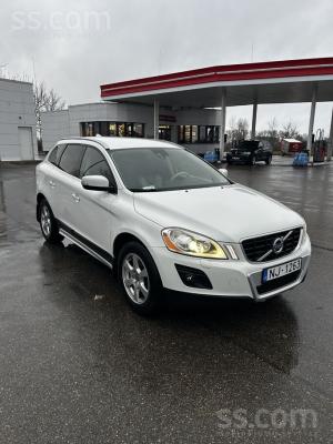 White Volvo XC60 2010 in Daugavpils, with an engine capacity of 2.40 L and mileage of 253 thousand km for 9300 €, photo  on AUTOMOTO.COM.LV