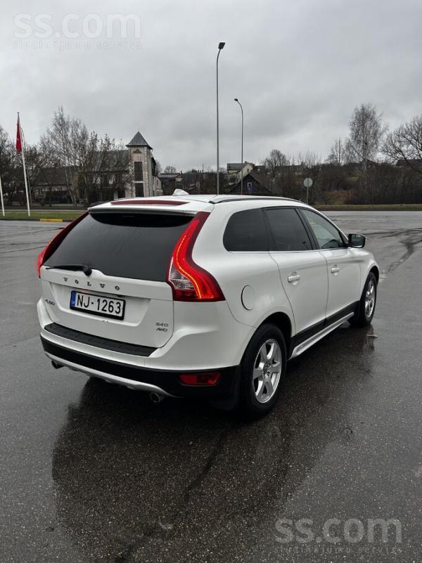 Balts Volvo XC60 2010 Daugavpils, ar dzinēja tilpumu 2.40 L un nobraukumu 253 tūkst. km par 9300 €, foto 4 vietnē AUTOMOTO.COM.LV