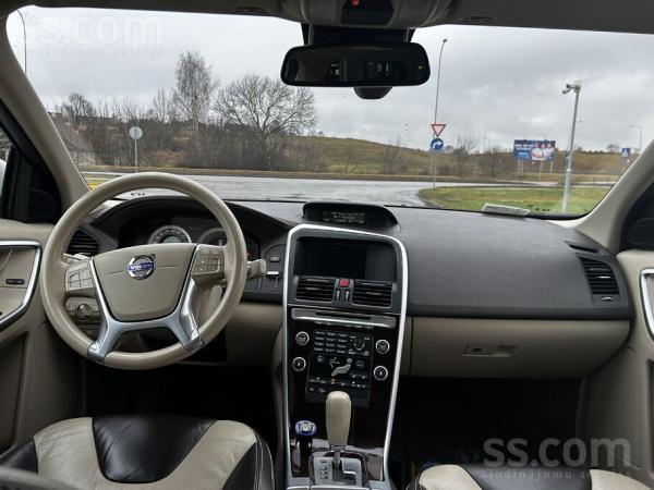 Balts Volvo XC60 2010 Daugavpils, ar dzinēja tilpumu 2.40 L un nobraukumu 253 tūkst. km par 9300 €, foto 5 vietnē AUTOMOTO.COM.LV