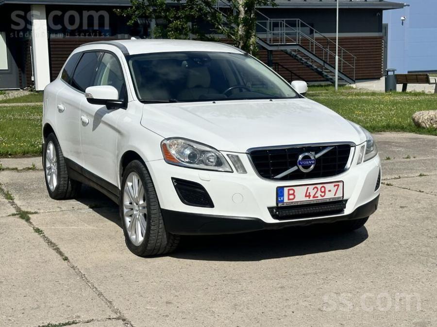 White Volvo XC60 2010 in Riga, with an engine capacity of 2.40 L and mileage of 330 thousand km for 7599 €, photo 1 on AUTOMOTO.COM.LV