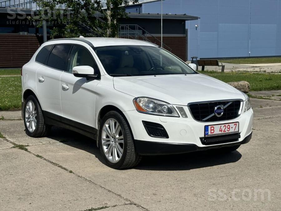White Volvo XC60 2010 in Riga, with an engine capacity of 2.40 L and mileage of 330 thousand km for 7599 €, photo 3 on AUTOMOTO.COM.LV