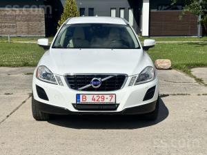 White Volvo XC60 2010 in Riga, with an engine capacity of 2.40 L and mileage of 330 thousand km for 7599 €, photo 4 on AUTOMOTO.COM.LV