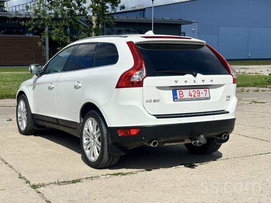White Volvo XC60 2010 in Riga, with an engine capacity of 2.40 L and mileage of 330 thousand km for 7599 €, photo 7 on AUTOMOTO.COM.LV
