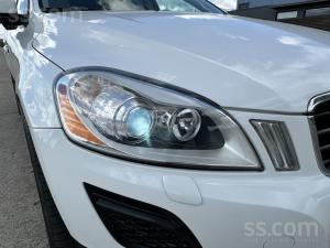 White Volvo XC60 2010 in Riga, with an engine capacity of 2.40 L and mileage of 330 thousand km for 7599 €, photo 13 on AUTOMOTO.COM.LV
