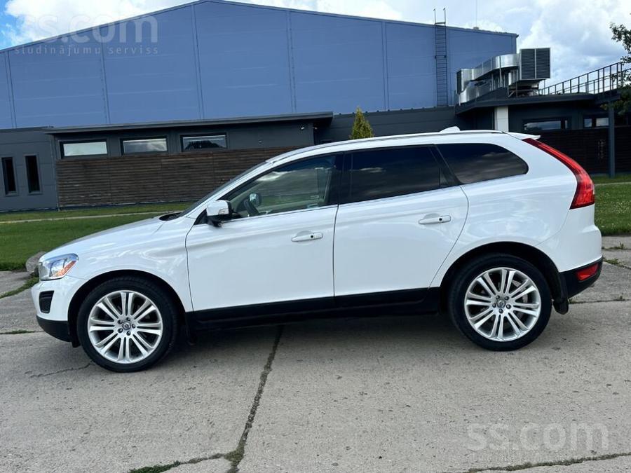 White Volvo XC60 2010 in Riga, with an engine capacity of 2.40 L and mileage of 330 thousand km for 7599 €, photo 14 on AUTOMOTO.COM.LV