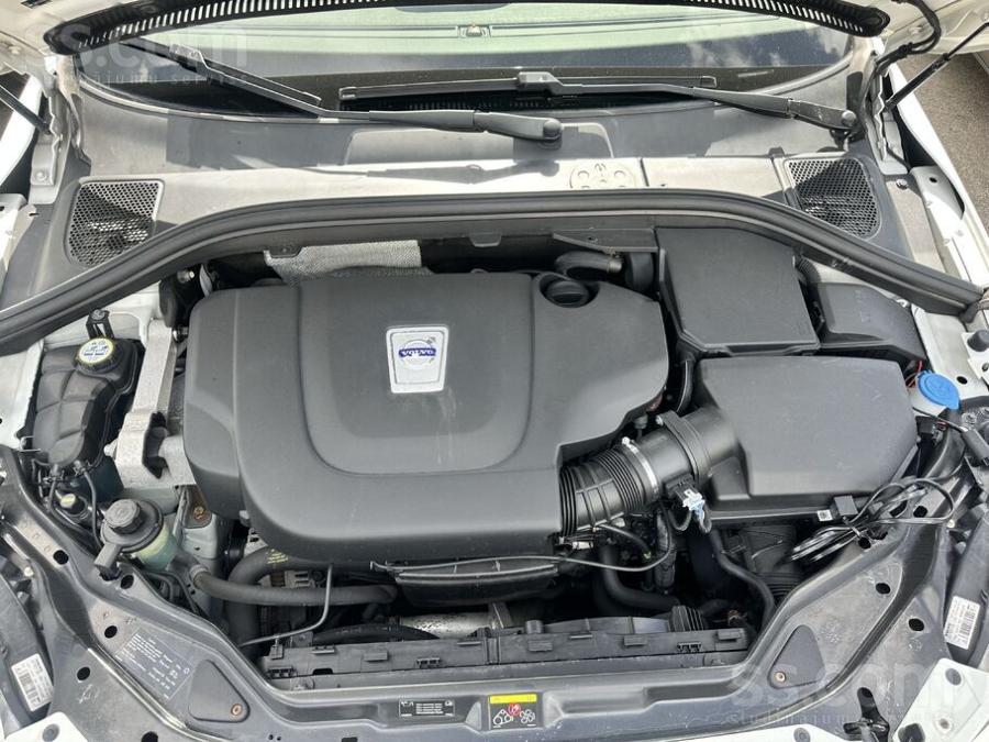White Volvo XC60 2010 in Riga, with an engine capacity of 2.40 L and mileage of 330 thousand km for 7599 €, photo 15 on AUTOMOTO.COM.LV