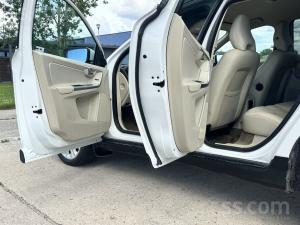 White Volvo XC60 2010 in Riga, with an engine capacity of 2.40 L and mileage of 330 thousand km for 7599 €, photo 17 on AUTOMOTO.COM.LV