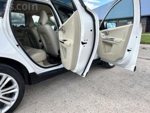 White Volvo XC60 2010 in Riga, with an engine capacity of 2.40 L and mileage of 330 thousand km for 7599 €, photo 18 on AUTOMOTO.COM.LV