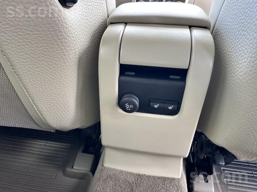 White Volvo XC60 2010 in Riga, with an engine capacity of 2.40 L and mileage of 330 thousand km for 7599 €, photo 20 on AUTOMOTO.COM.LV