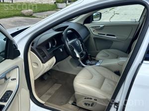 White Volvo XC60 2010 in Riga, with an engine capacity of 2.40 L and mileage of 330 thousand km for 7599 €, photo 27 on AUTOMOTO.COM.LV