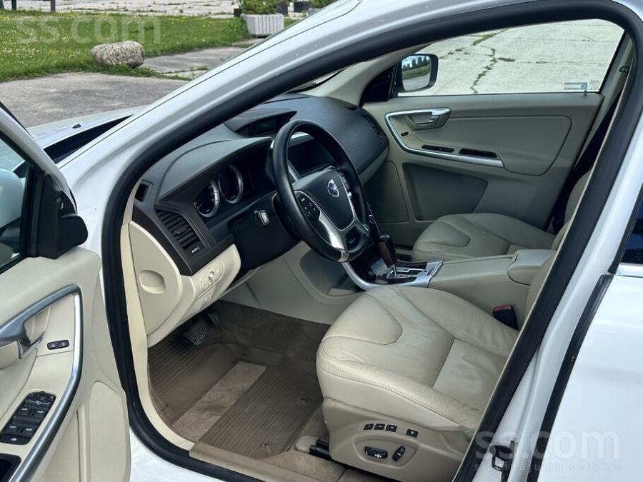 White Volvo XC60 2010 in Riga, with an engine capacity of 2.40 L and mileage of 330 thousand km for 7599 €, photo 27 on AUTOMOTO.COM.LV