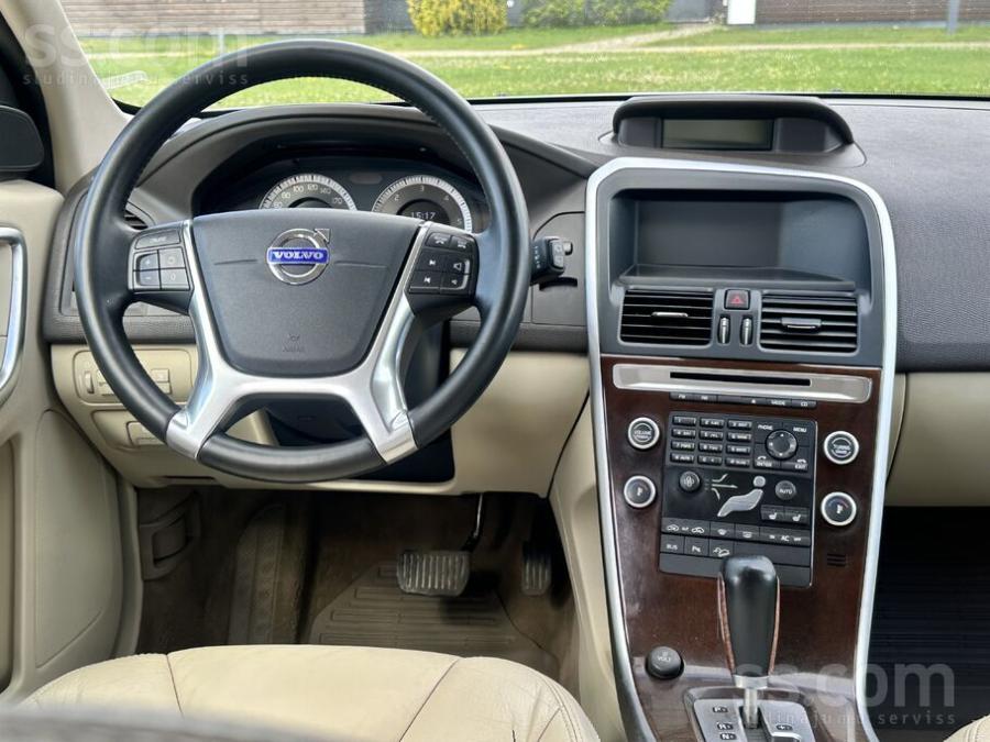 White Volvo XC60 2010 in Riga, with an engine capacity of 2.40 L and mileage of 330 thousand km for 7599 €, photo 29 on AUTOMOTO.COM.LV