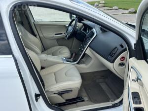 White Volvo XC60 2010 in Riga, with an engine capacity of 2.40 L and mileage of 330 thousand km for 7599 €, photo 30 on AUTOMOTO.COM.LV
